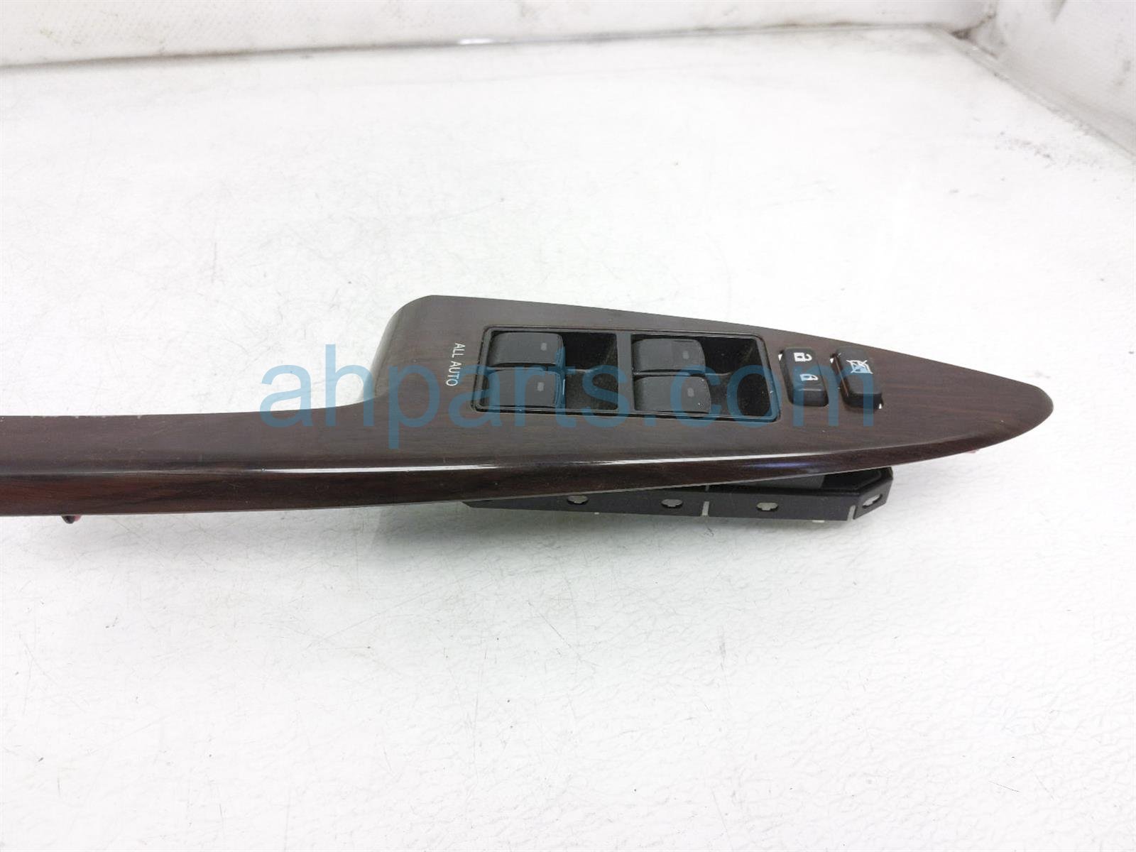 Sold 2014 Toyota Venza Power / Master Window Control Switch 84040-08020,