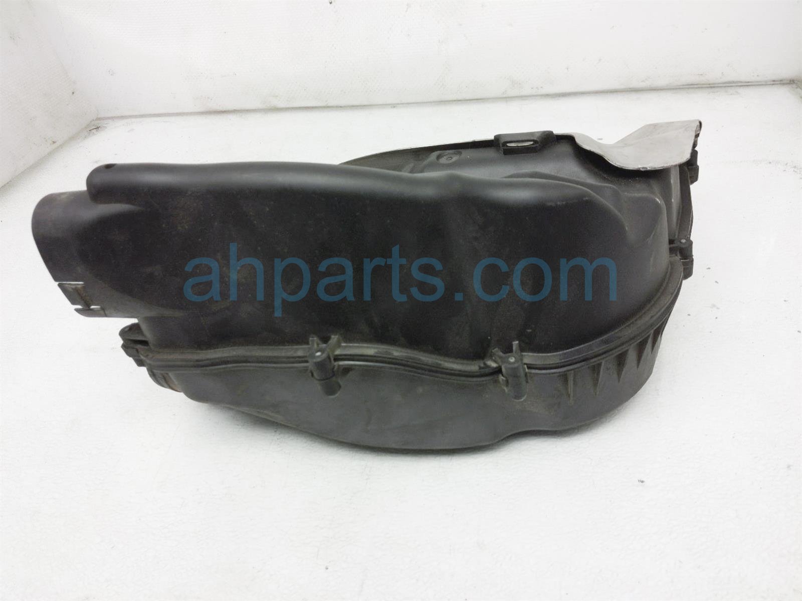 Sold 2011 BMW 550i Right Air Cleaner Intake Box 13-71-7-577-466,