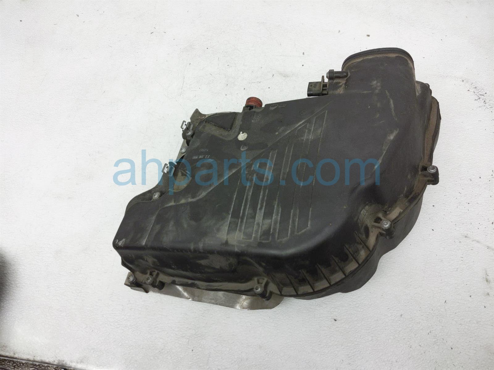 Sold 2011 BMW 550i Right Air Cleaner Intake Box 13-71-7-577-466,