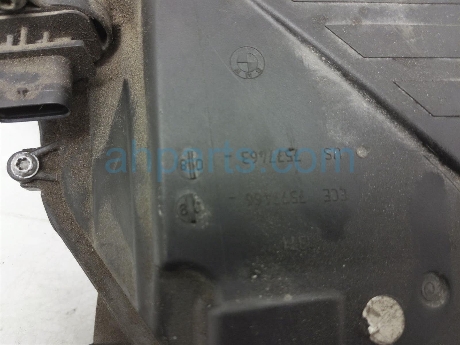 Sold 2011 BMW 550i Right Air Cleaner Intake Box 13-71-7-577-466,