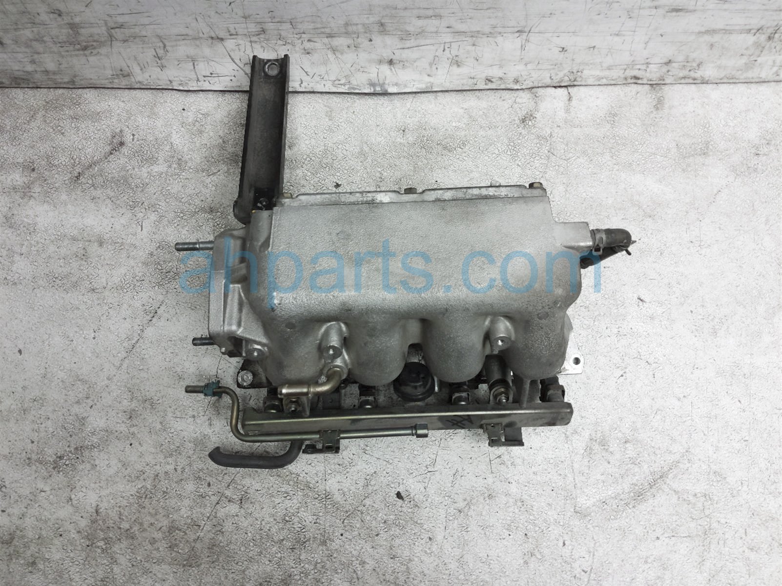 Sold 2003 Honda Civic Intake Manifold 17100-PRB-A00,