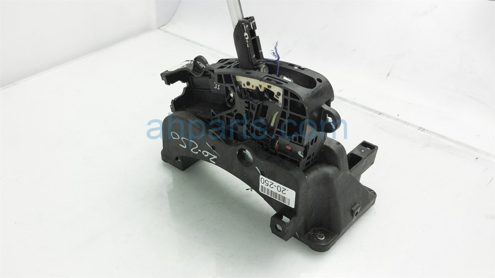 Sold 2016 Chevy Malibu Shifter Gear Selector - 1.5l At Lt 84308196