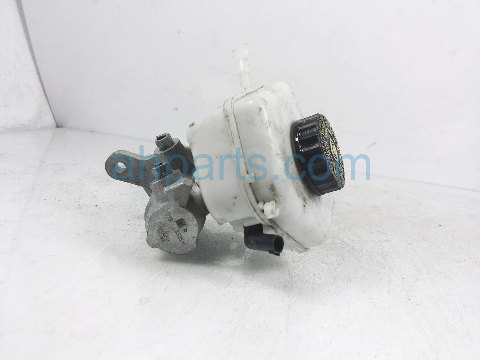 Sold 2017 BMW 320i Brake Master Cylinder 34-33-6-851-095,