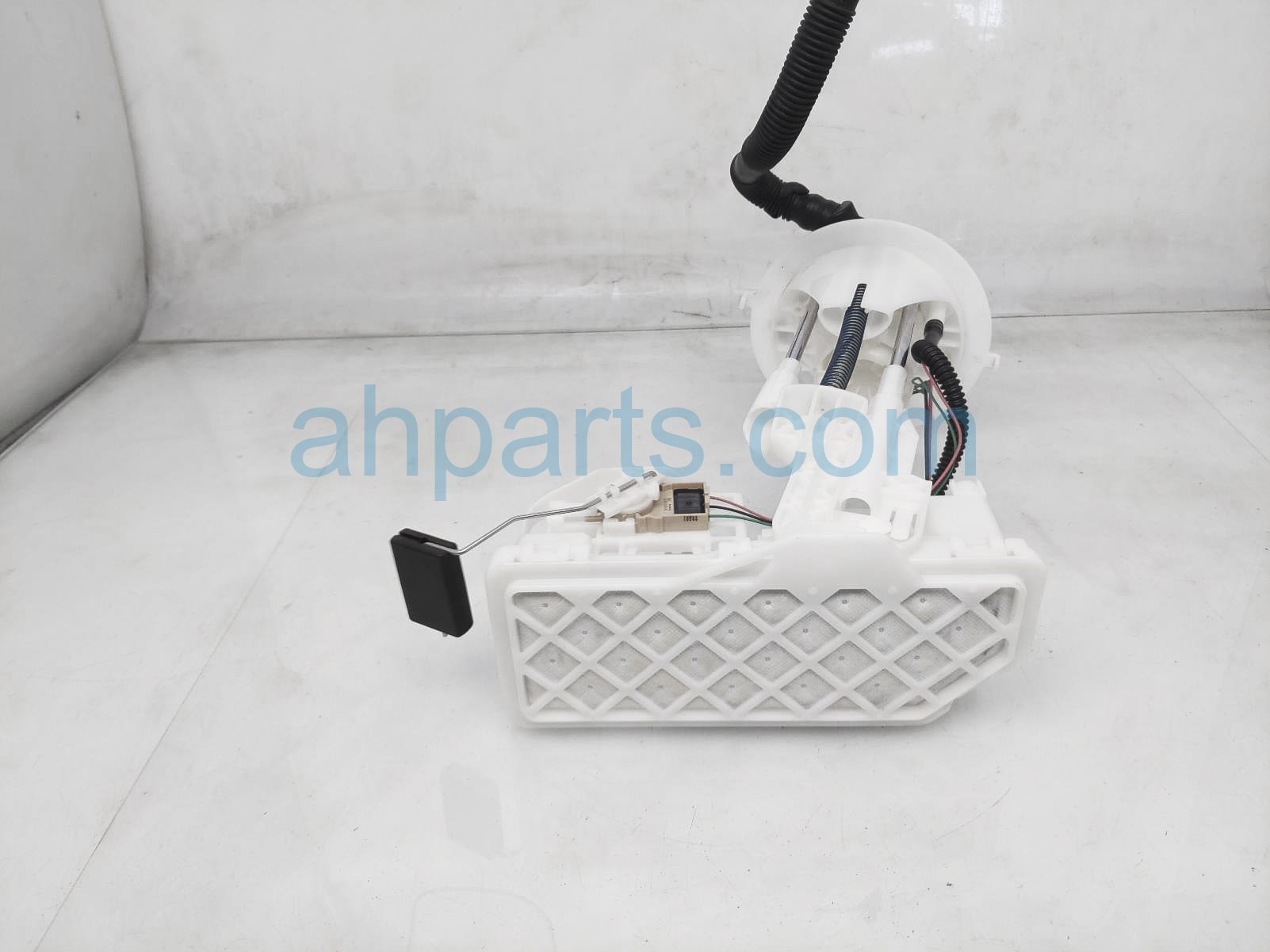 Sold 2018 Toyota C-HR Fuel Pump / Gas Tank Pump Assy 77020-F4040,