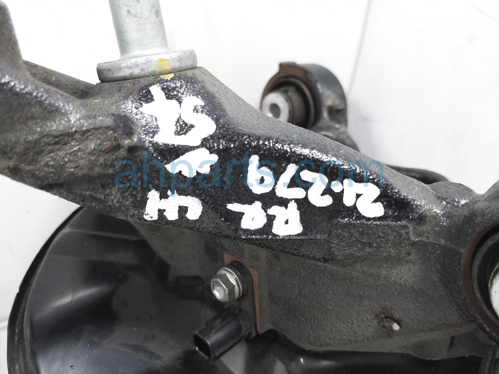 Sold 2021 Toyota Venza Axle Stub Rear Driver Spindle Knuckle Hub 42305 ...