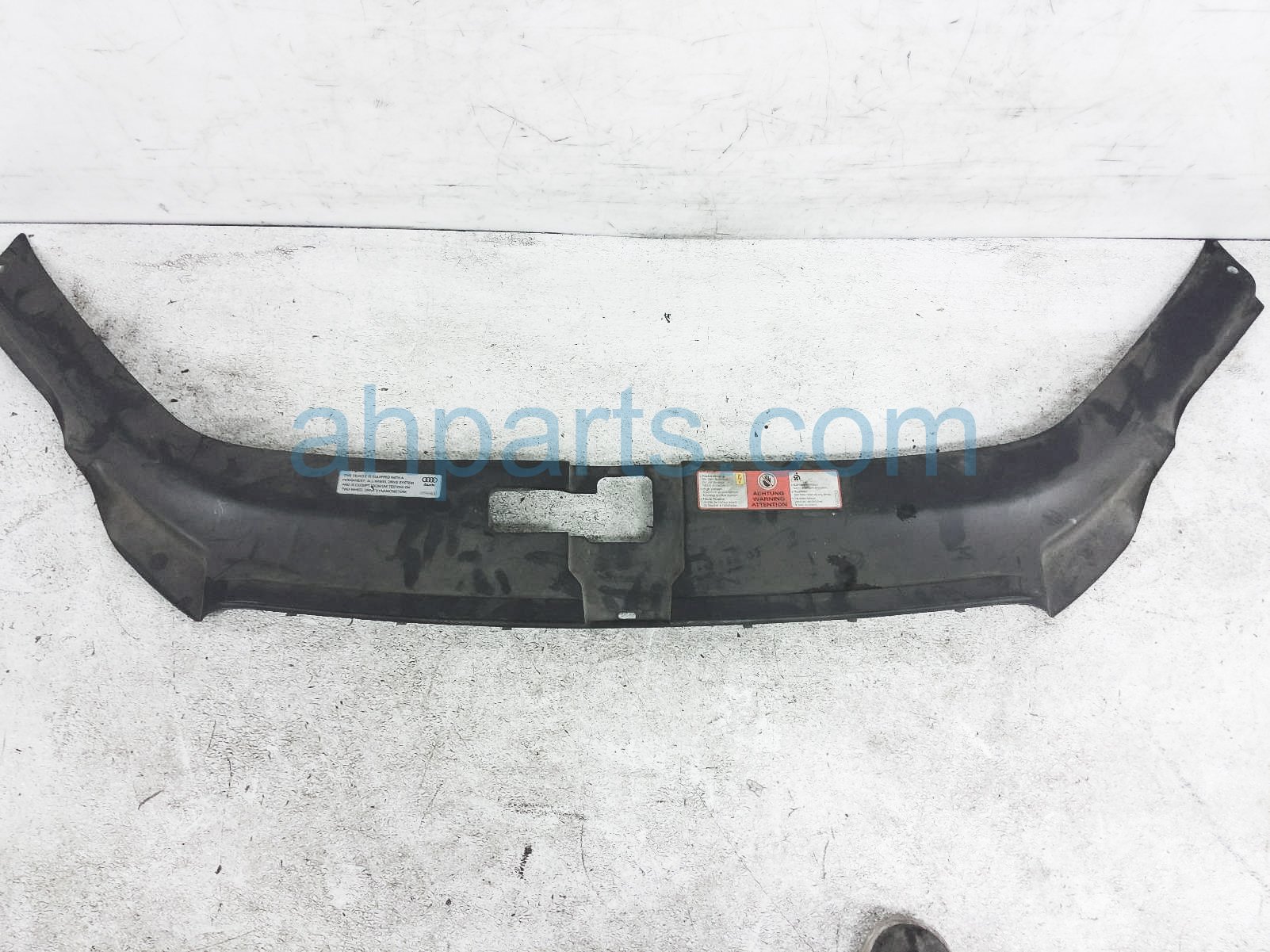Sold 2008 Audi Q7 Audi Grille Upper Sight Shield 4L0-807-081,