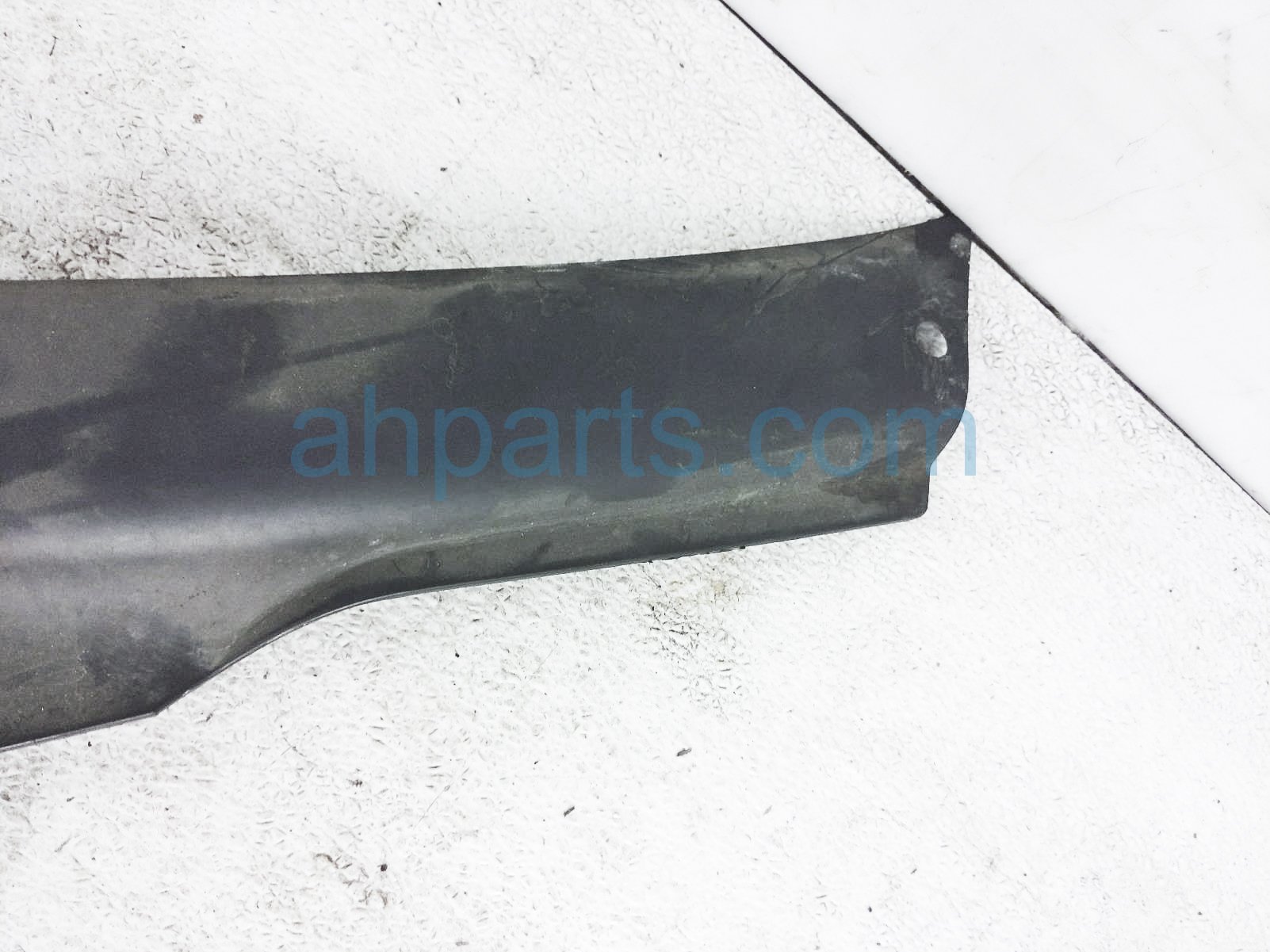 Sold 2008 Audi Q7 Audi Grille Upper Sight Shield 4L0-807-081,