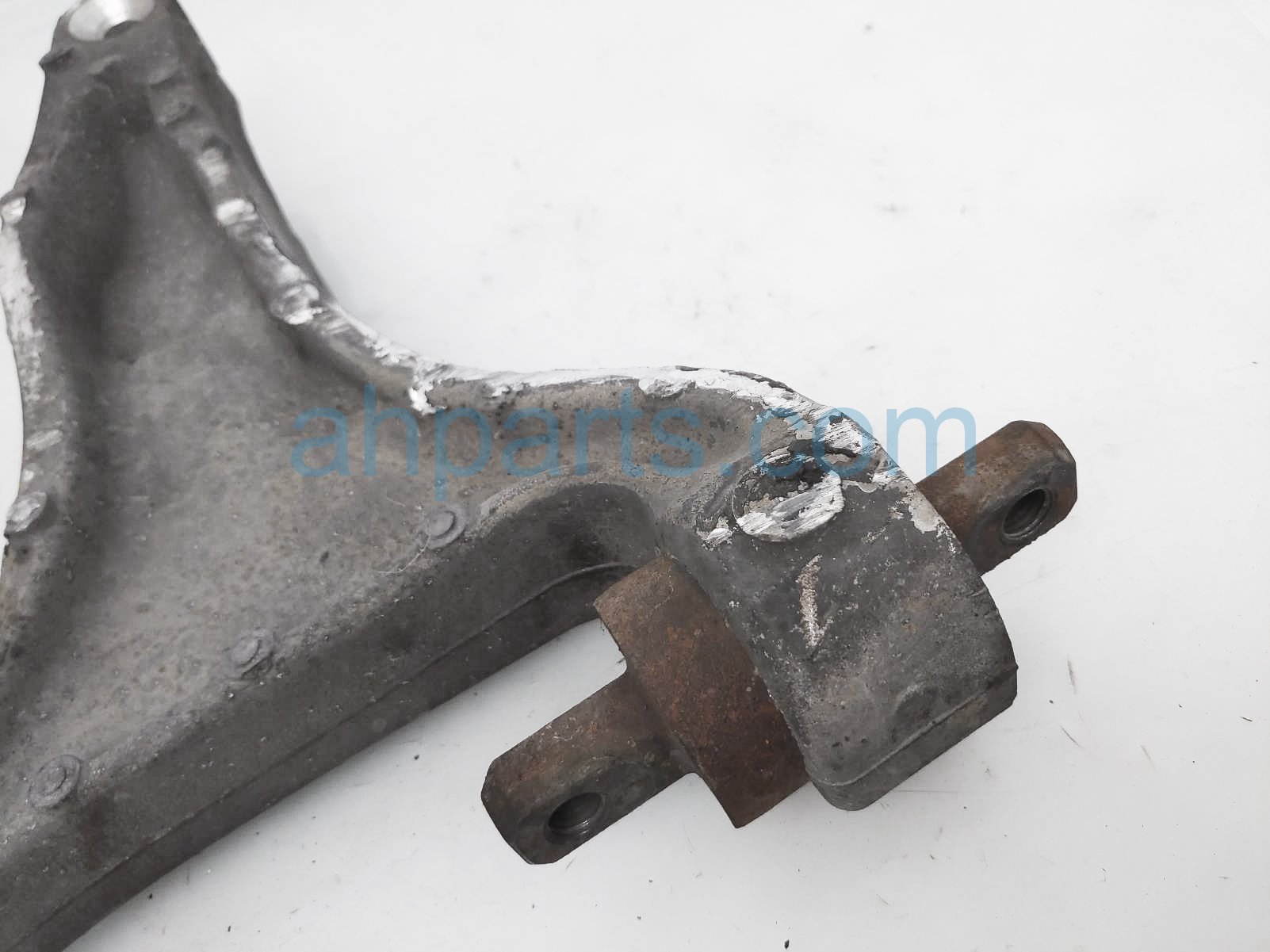 Sold 2005 Volvo Xc70 Front Passenger Lower Control Arm 36051005