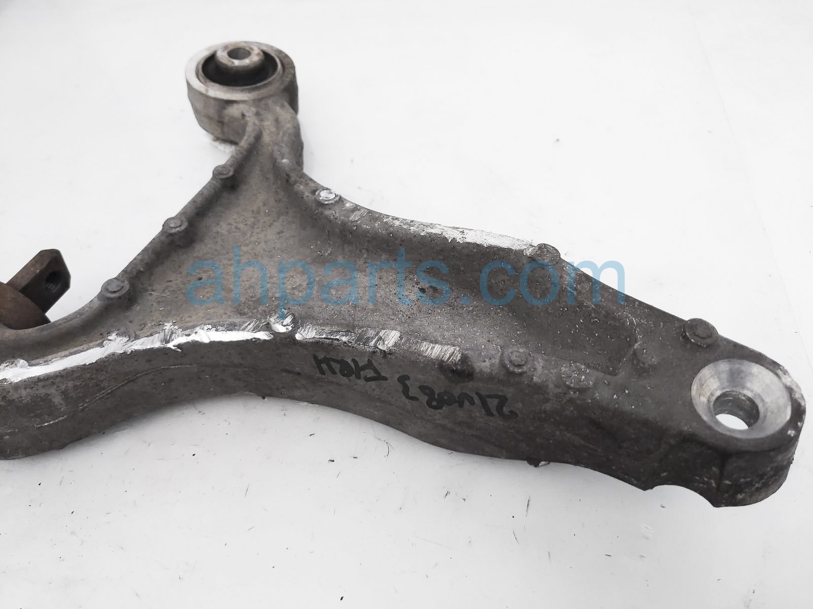 Sold 2005 Volvo Xc70 Front Passenger Lower Control Arm 36051005