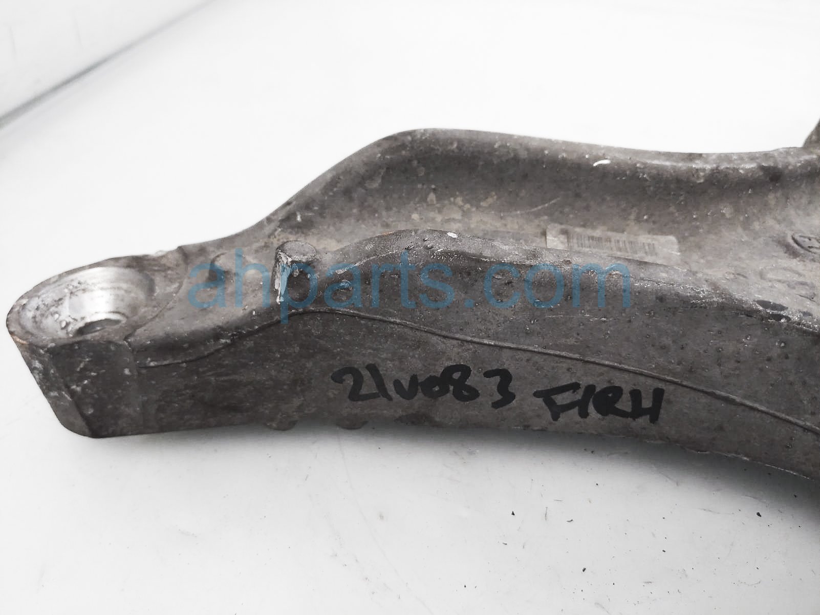 Sold 2005 Volvo Xc70 Front Passenger Lower Control Arm 36051005
