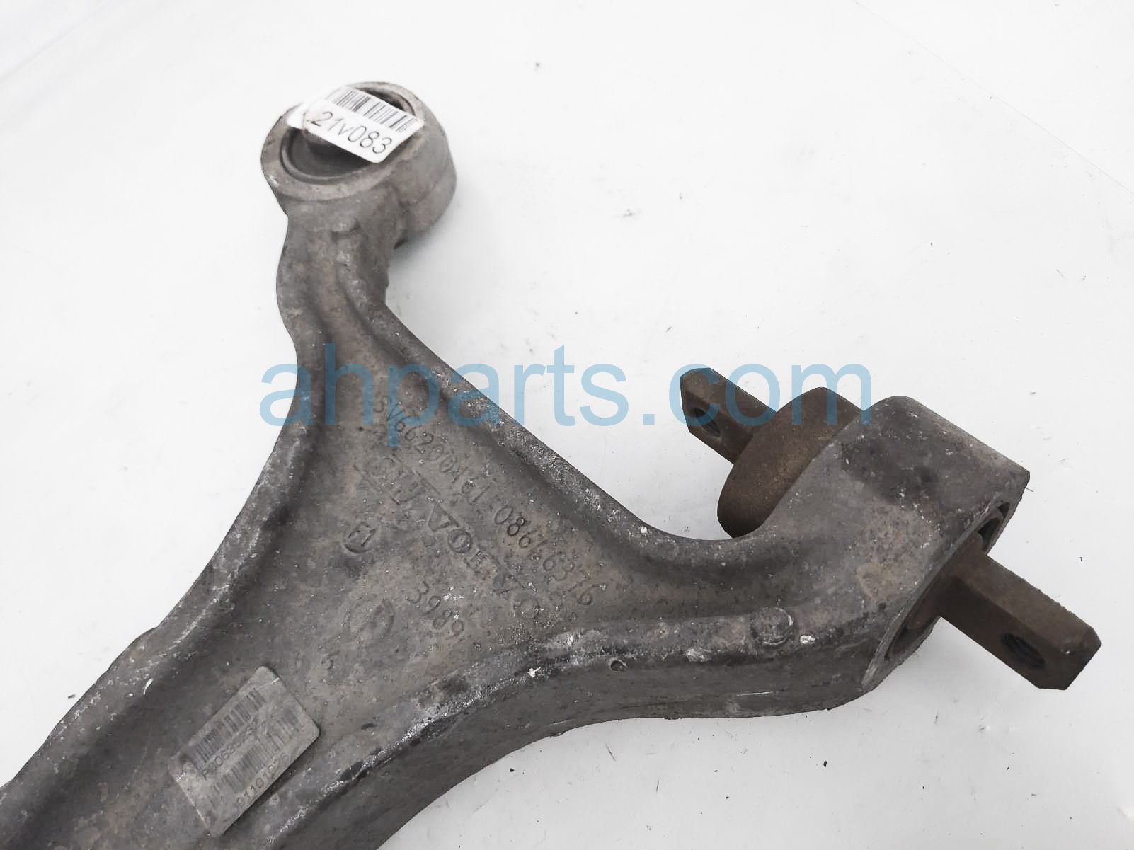 Sold 2005 Volvo Xc70 Front Passenger Lower Control Arm 36051005