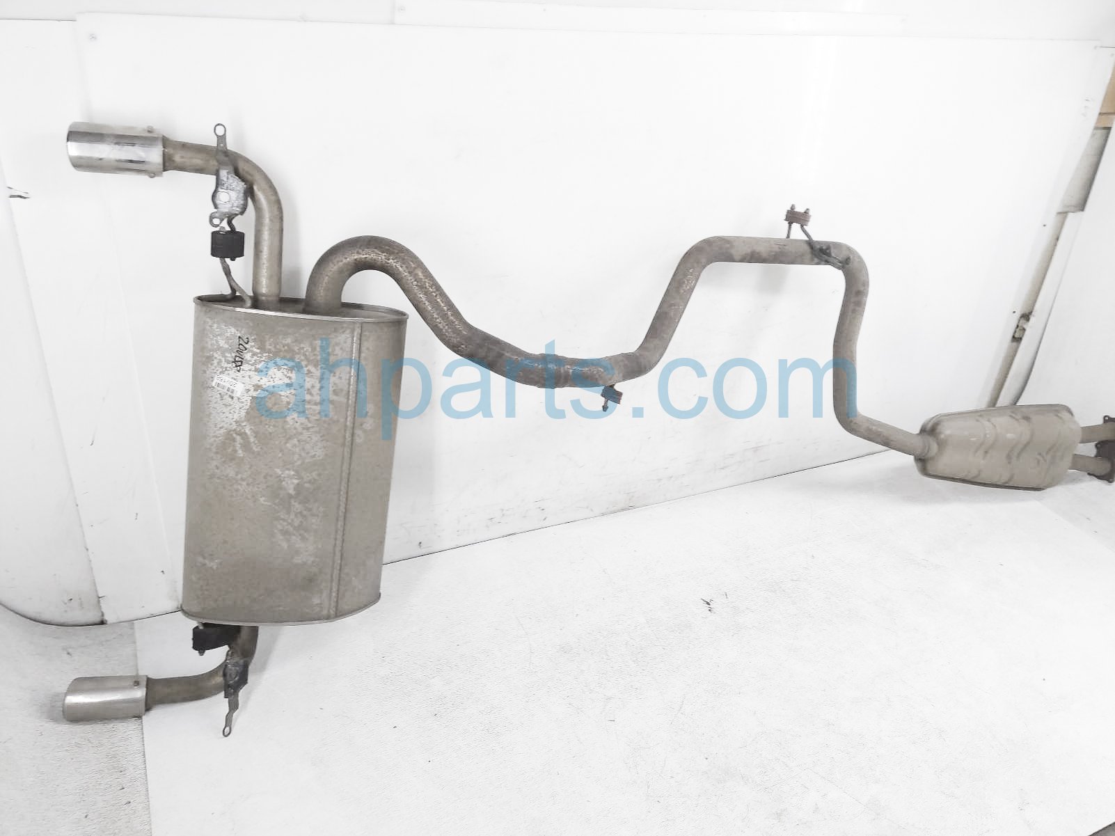 Sold 2011 Volvo Xc60 Center & Rear Exhaust Muffler Assy 31338366,