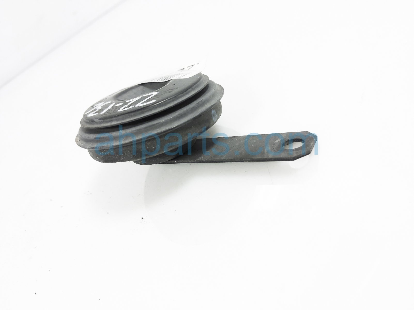 Sold 2019 Toyota C-HR Low Note Horn Assy 86520-10270,
