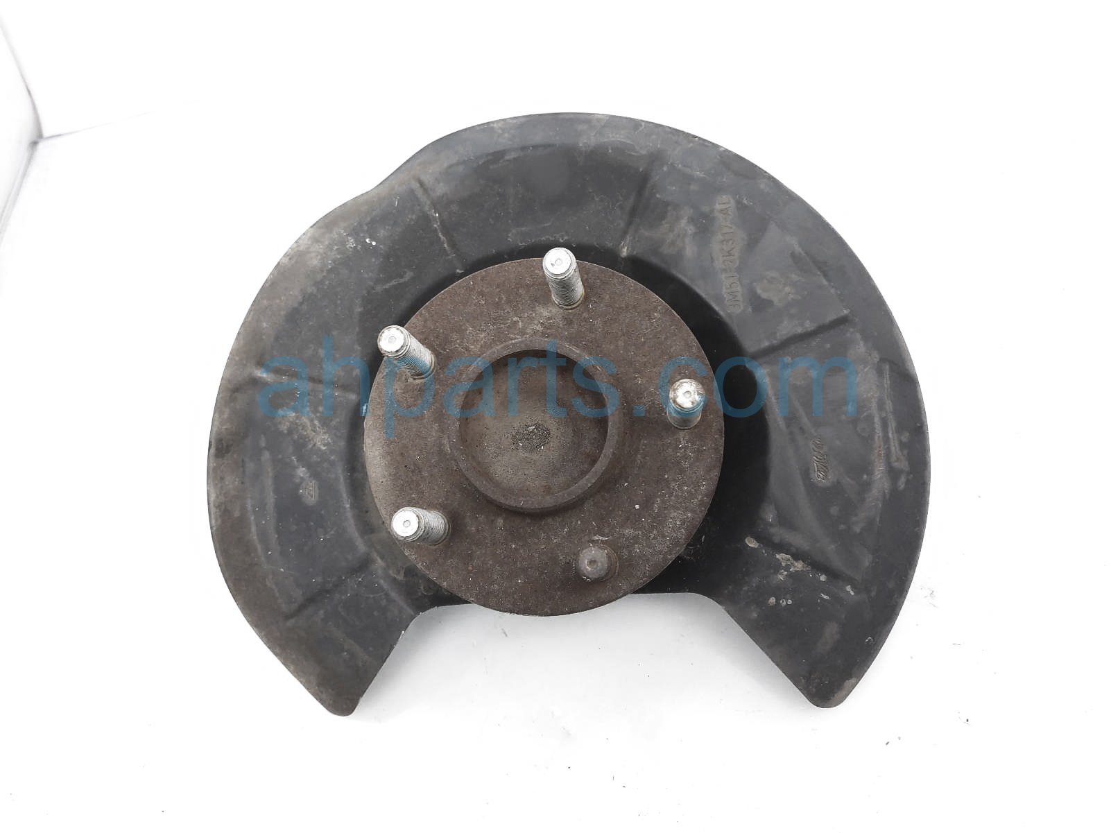Sold 2005 Volvo S40 Rear Passenger Wheel Hub W/ Shield 31340686,