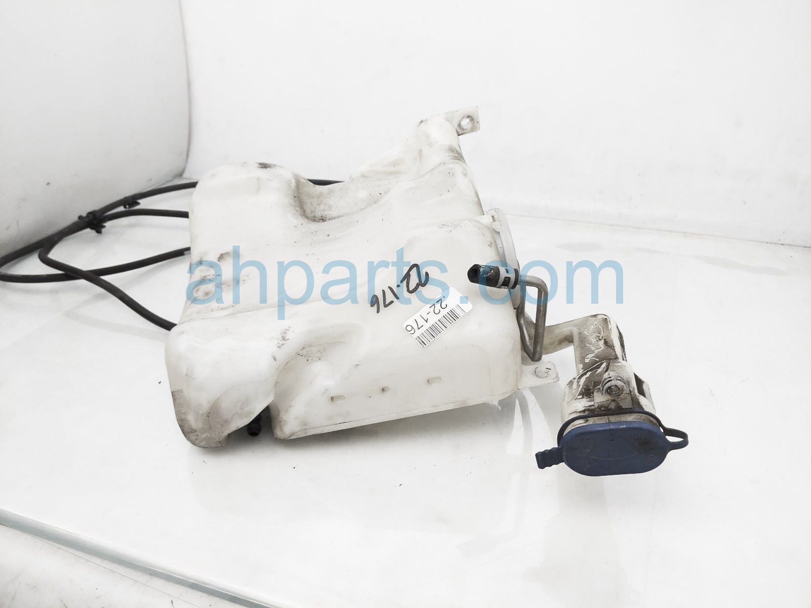 Sold 2007 Mercedes Clk350 Windshield Washer Reservoir Tank 203-869-00-20,