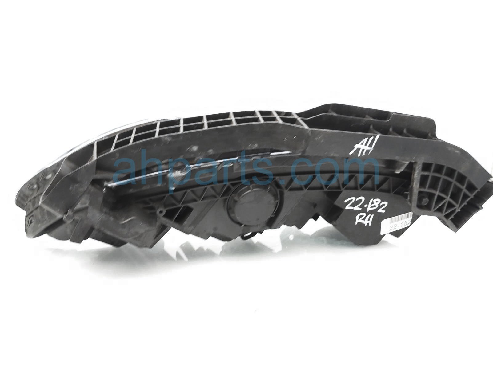 Sold 2019 Honda Accord Headlight Passenger Headlamp / Light 33100-TVA-A01,