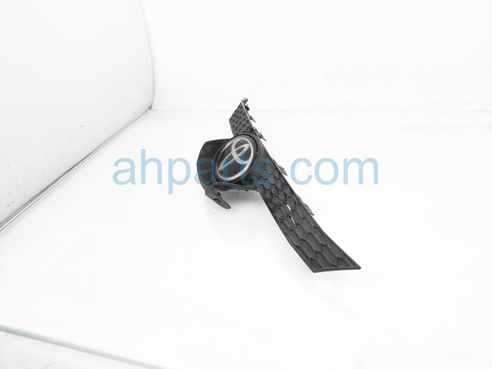 2020 Toyota Corolla Upper Grille - Black 53111-02850,