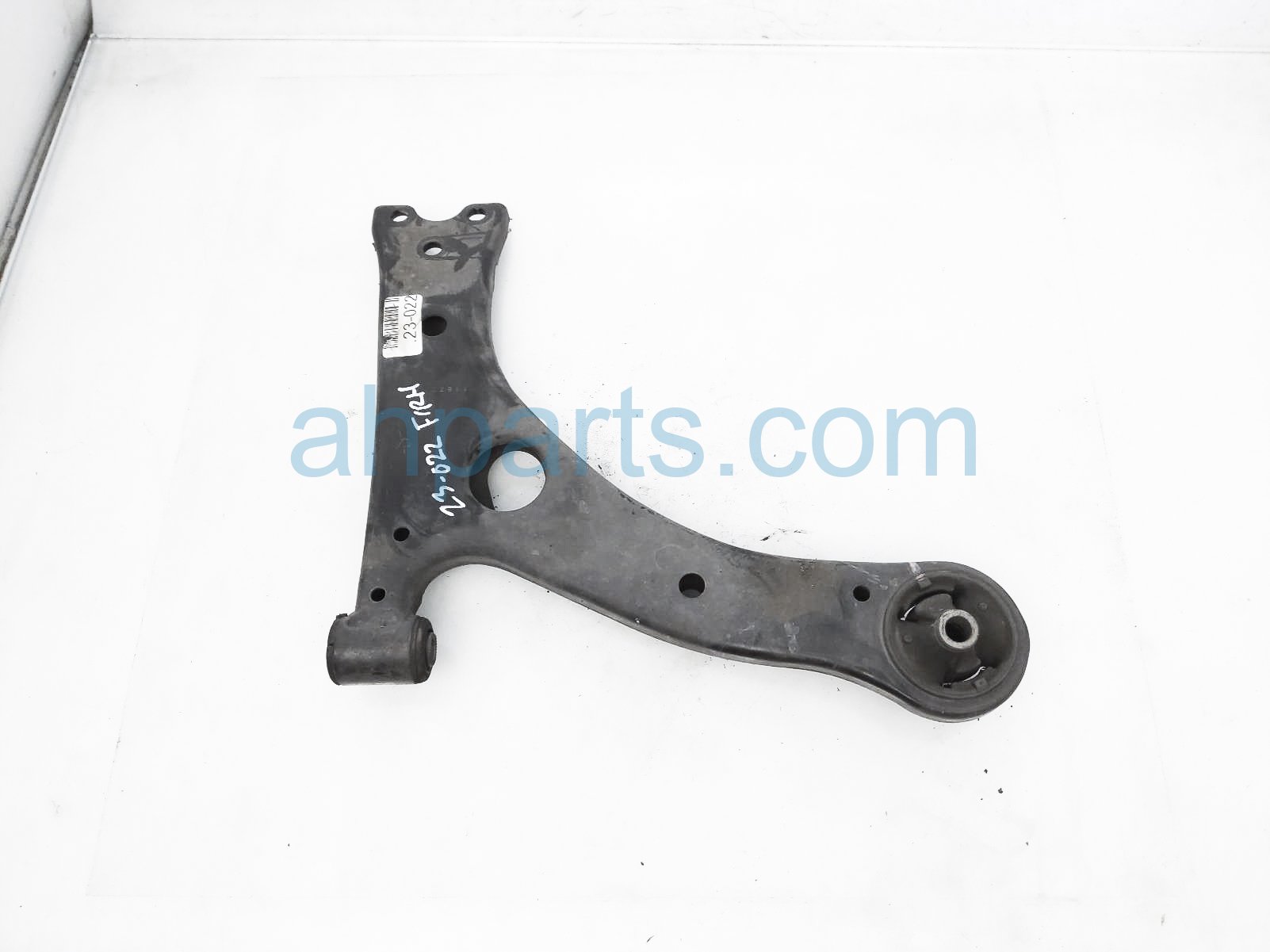 Sold 2017 Toyota Corolla Front Passenger Lower Control Arm 48068-02301,