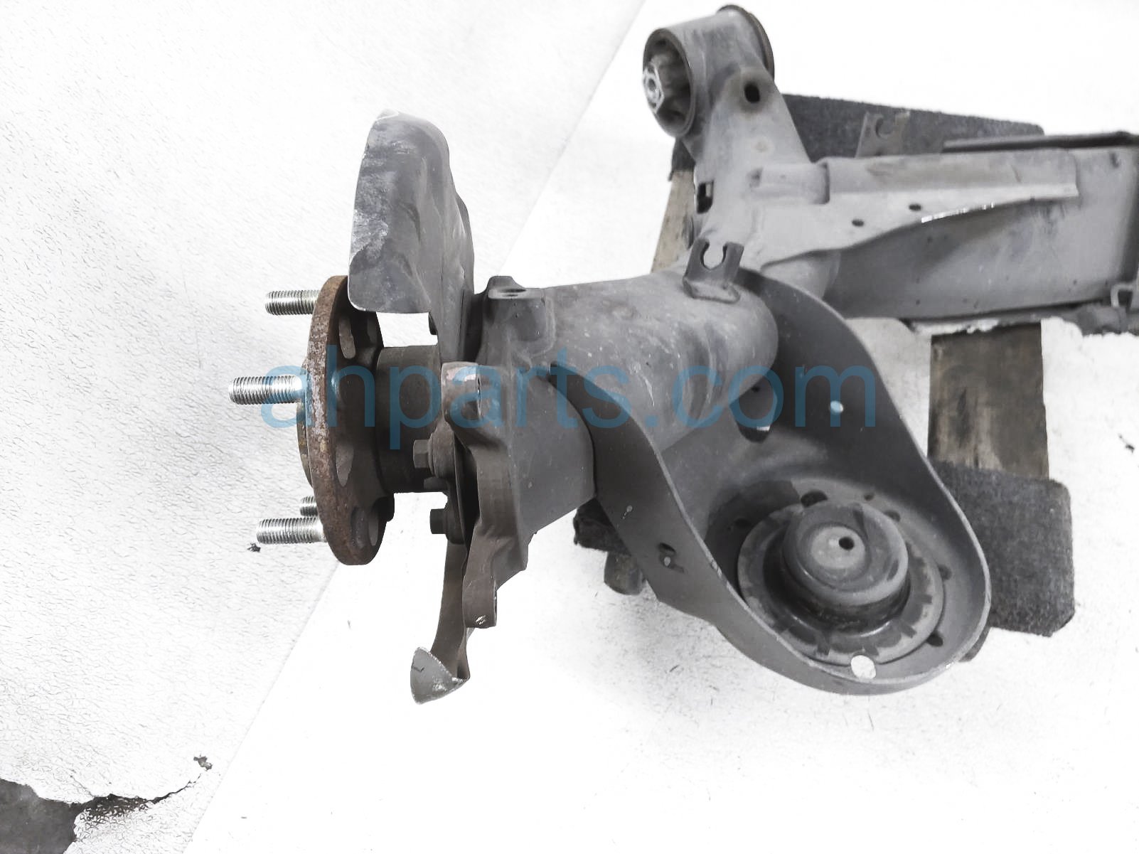 2016 Hyundai Veloster Rear Axle Torsion Beam 55100-2V501,
