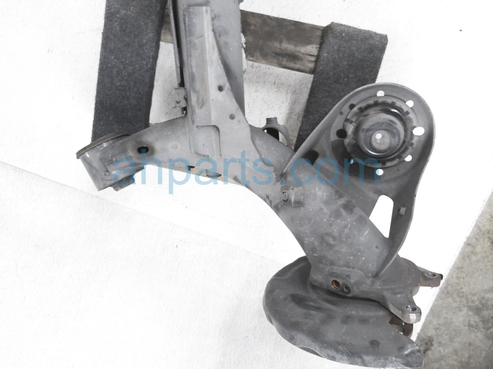 2016 Hyundai Veloster Rear Axle Torsion Beam 55100-2V501,