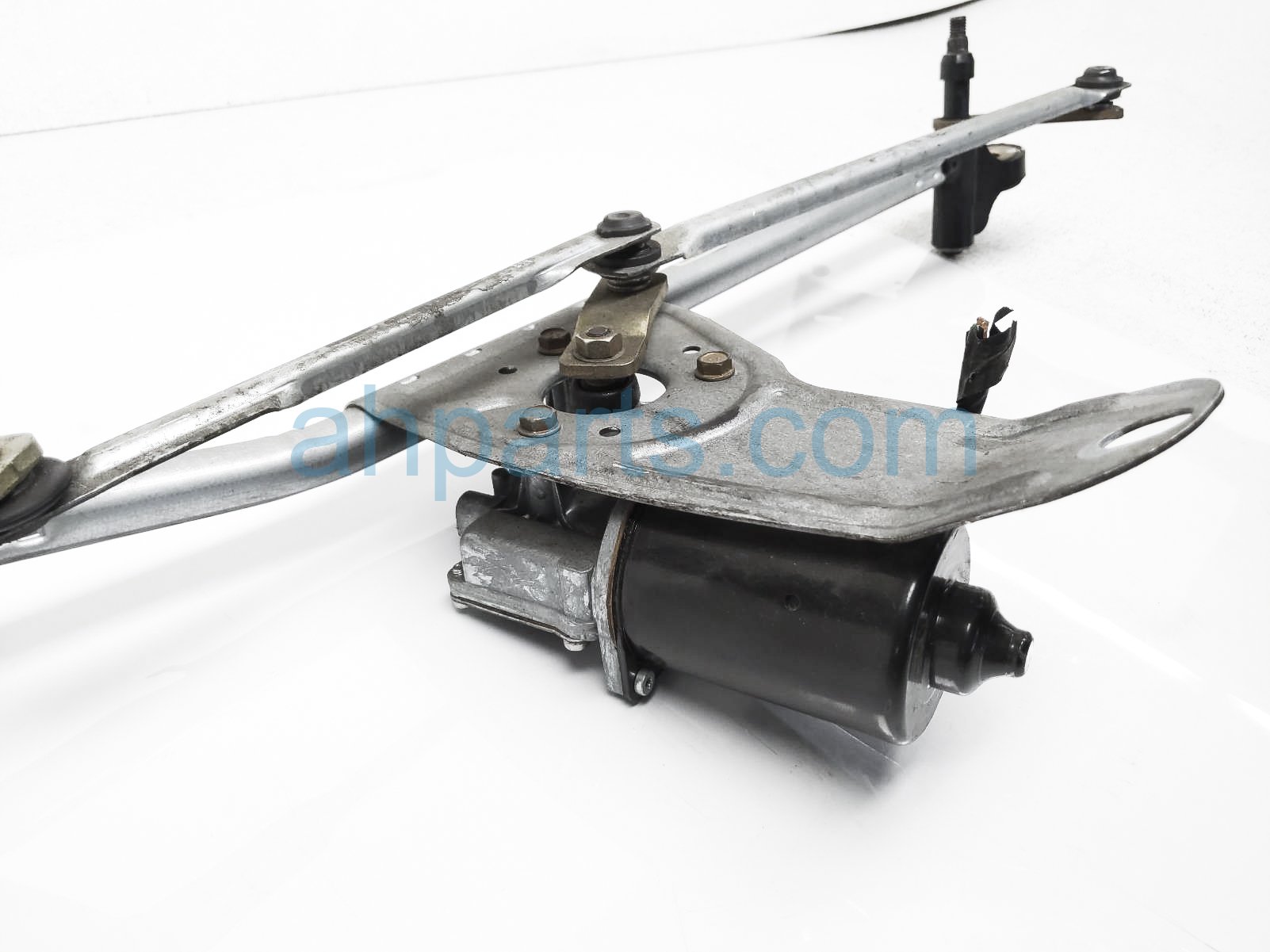 Sold 2003 BMW X5 Front Windshield Wiper Motor Assy 61-61-7-111-535,