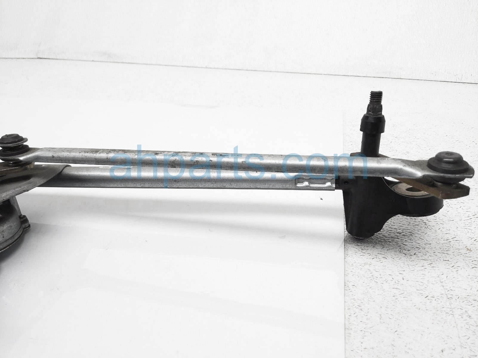 Sold 2003 BMW X5 Front Windshield Wiper Motor Assy 61-61-7-111-535,