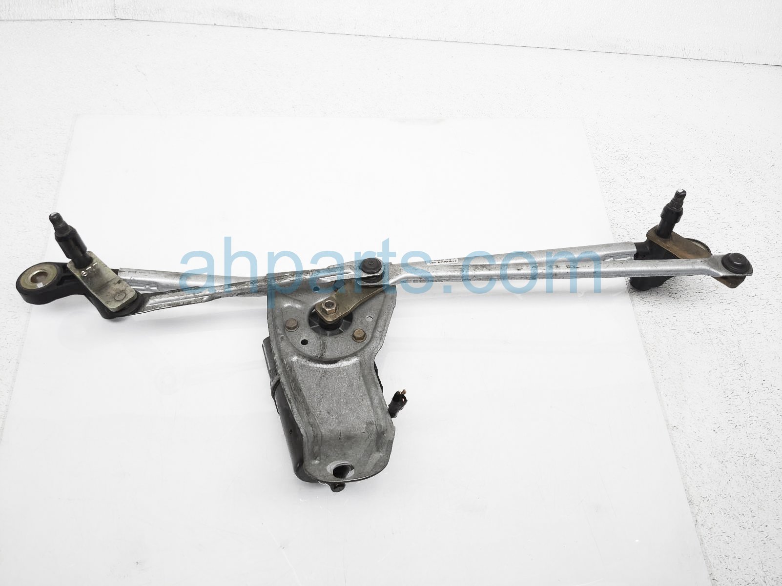 Sold 2003 BMW X5 Front Windshield Wiper Motor Assy 61-61-7-111-535,