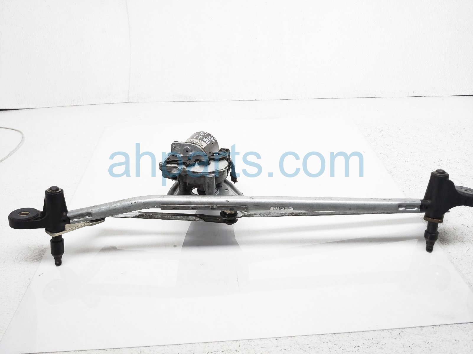Sold 2003 BMW X5 Front Windshield Wiper Motor Assy 61-61-7-111-535,
