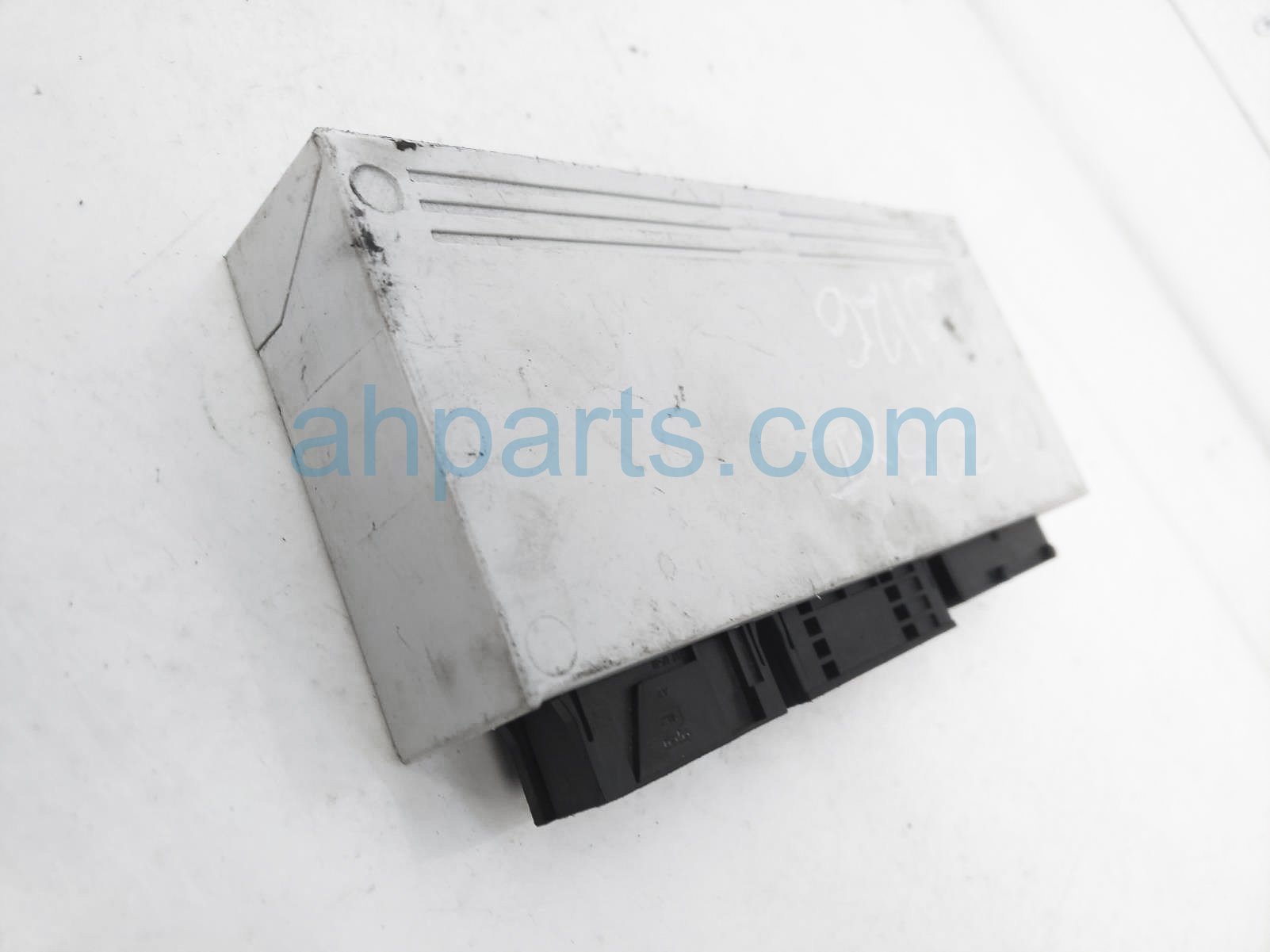 Sold 2003 BMW 325xi Body Control Module (bcm) 61-35-3-454-607,