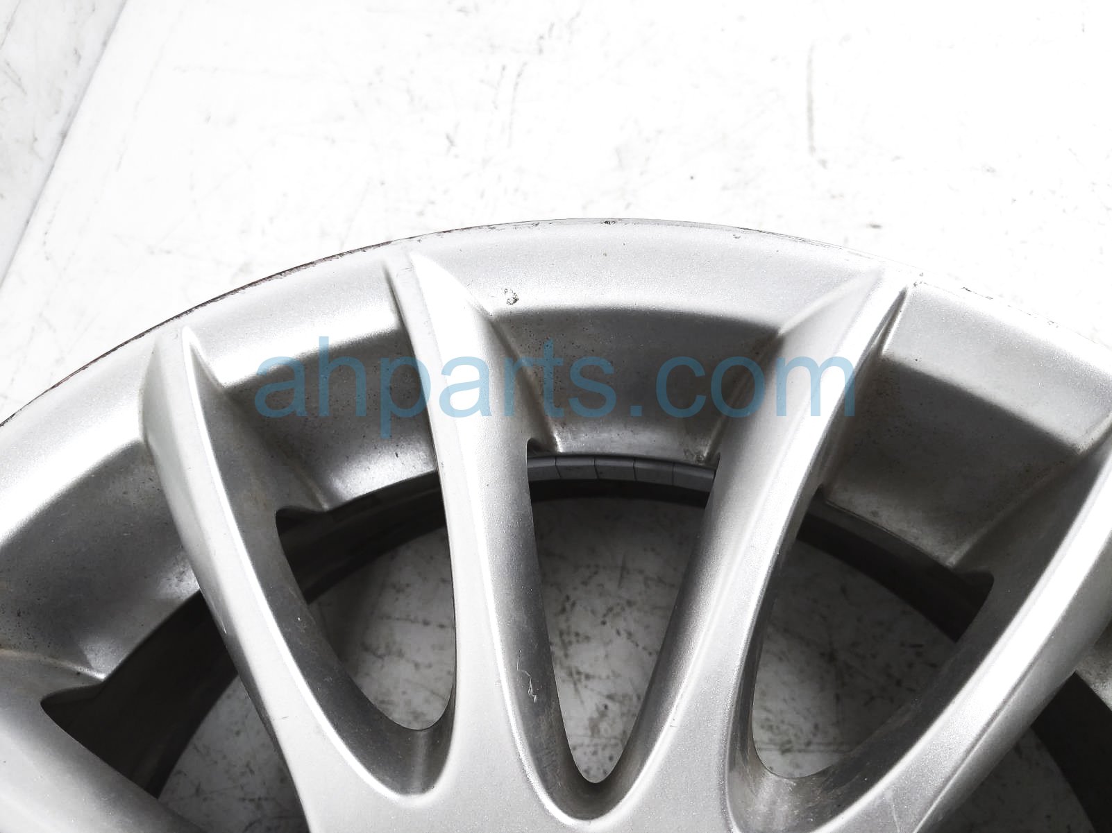Sold 2006 Volvo C70 Front Passenger Wheel / Rim - 30633786