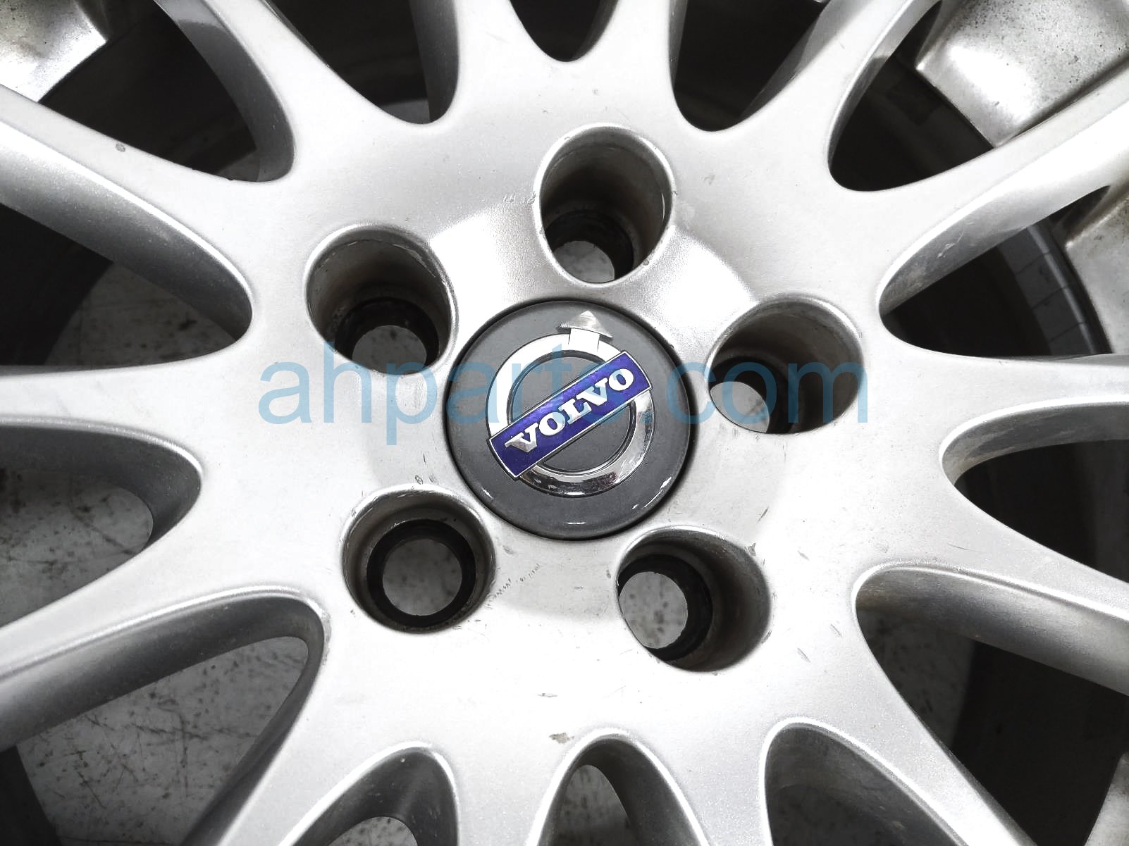 Sold 2006 Volvo C70 Front Passenger Wheel / Rim - 30633786