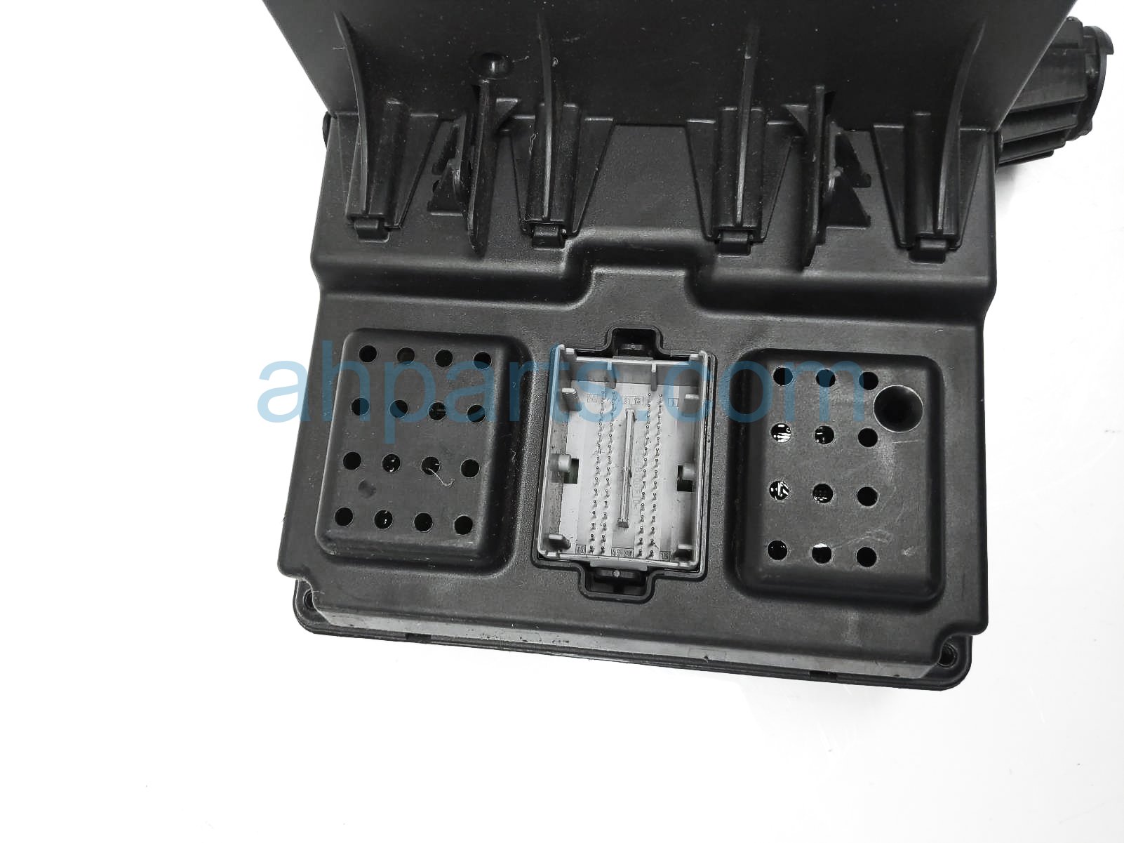 Sold 2006 Volvo Xc90 Central Fuse Box Unit 30765148