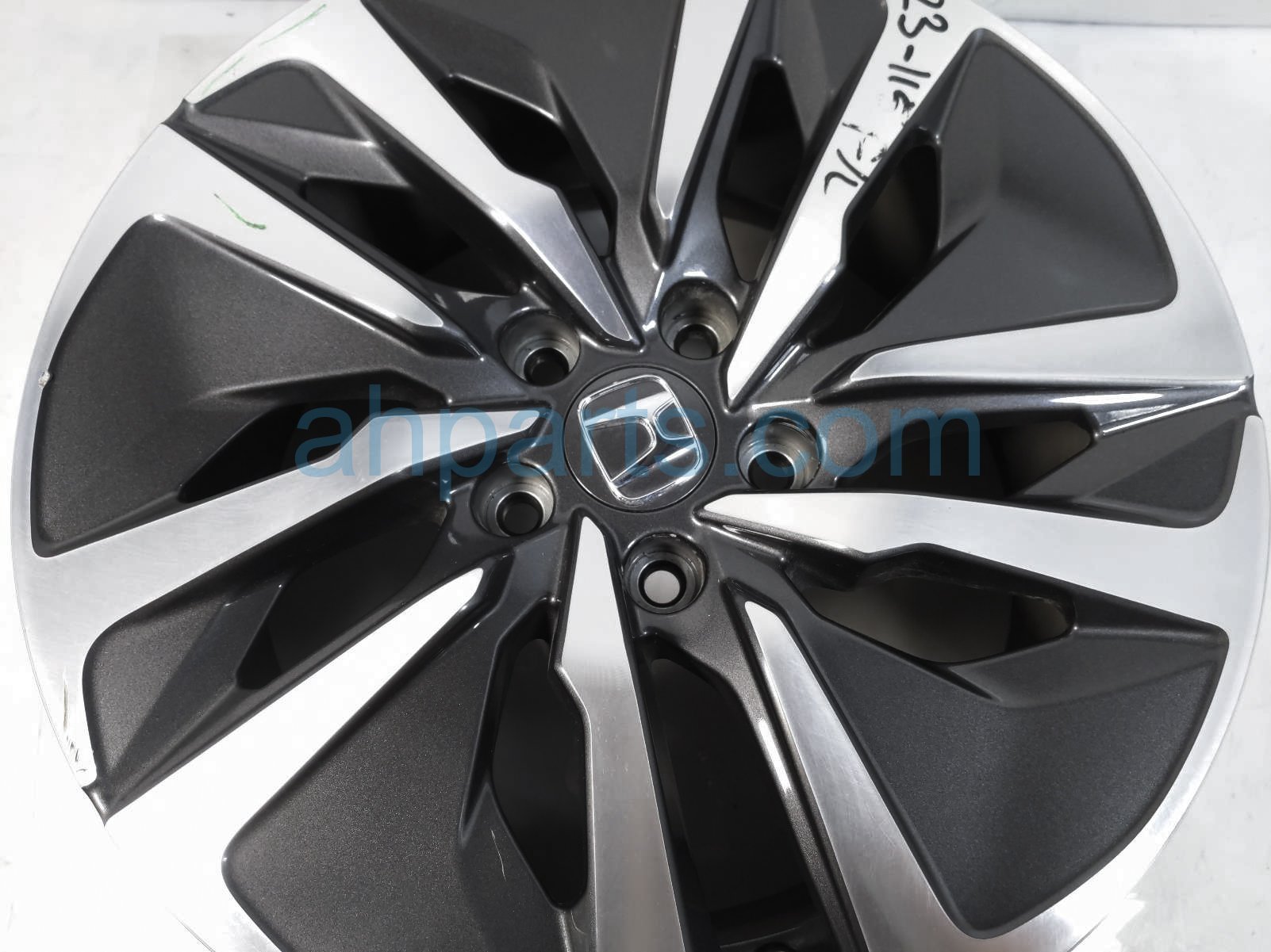 Sold 2018 Honda Accord Front Driver Wheel / Rim - Scuffs 42800-TWA-AA2,