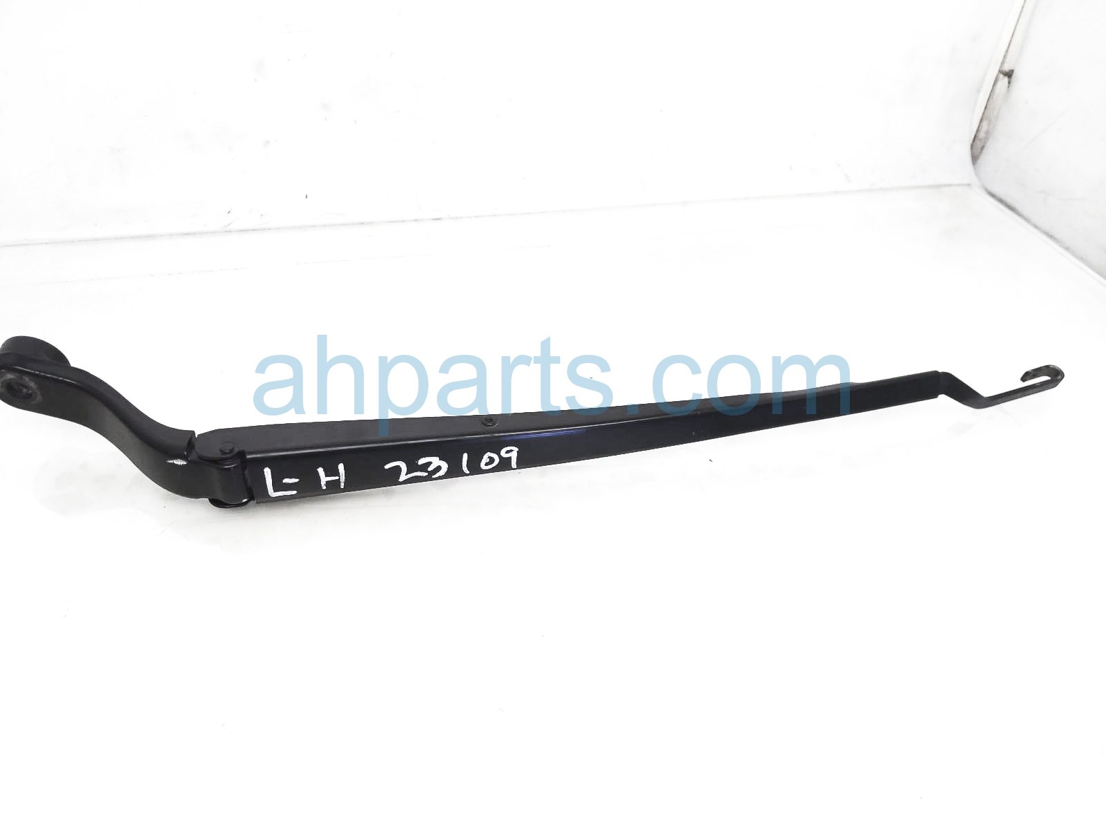 Sold 2017 Honda Pilot Driver Windshield Wiper Arm 76600-TG7-A01,