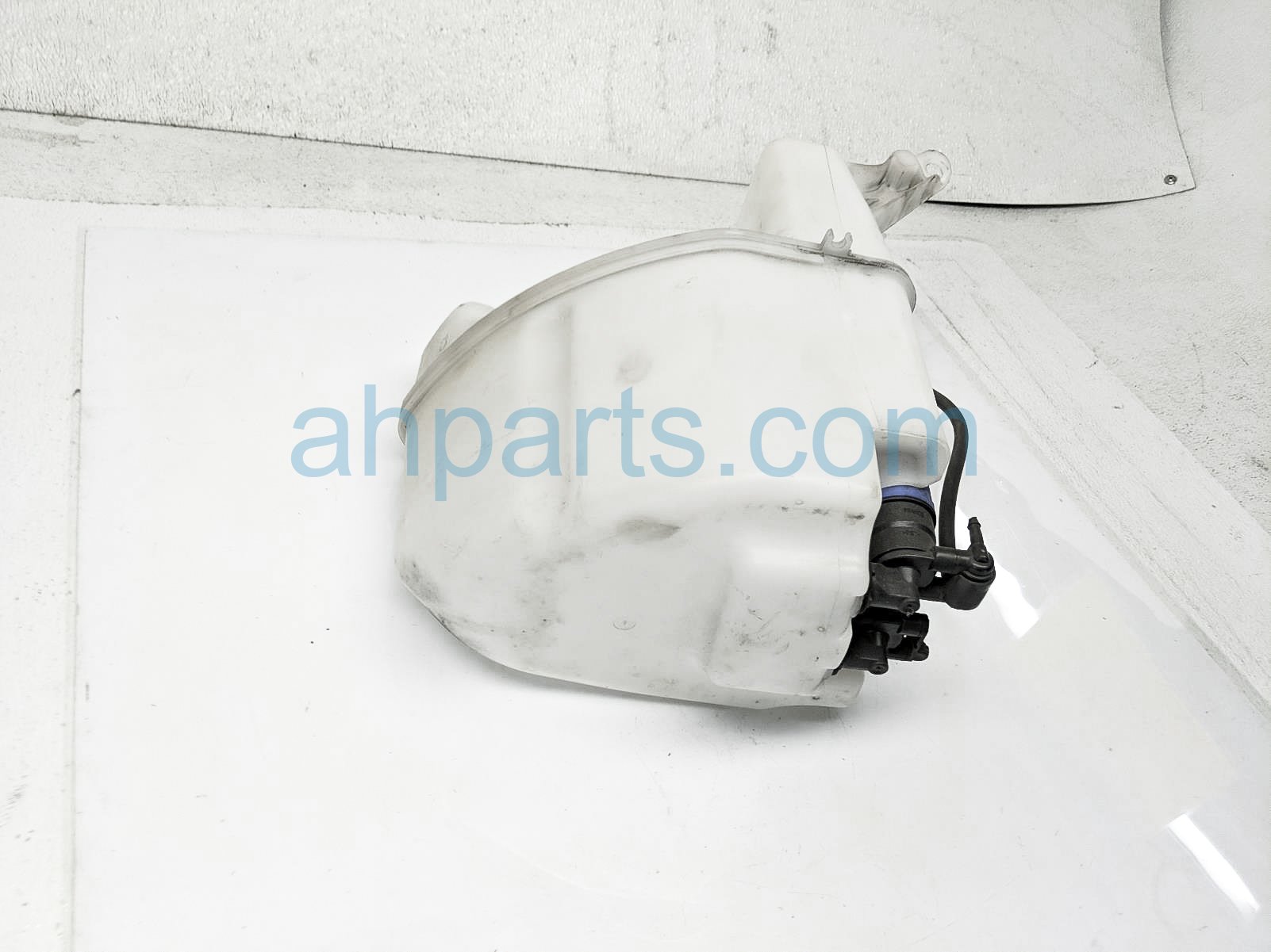 Sold 2012 Volvo S60 Windshield Washer Reservoir Tank 31416283,