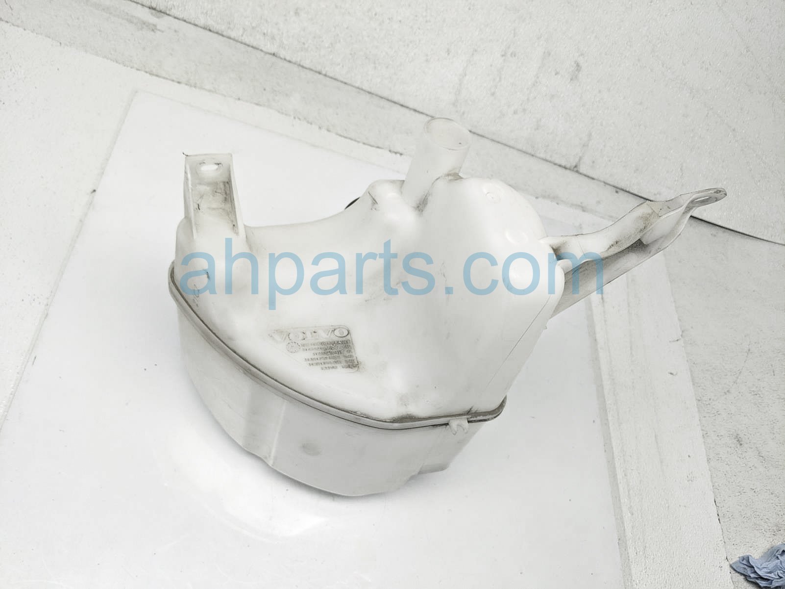 Sold 2012 Volvo S60 Windshield Washer Reservoir Tank 31416283,