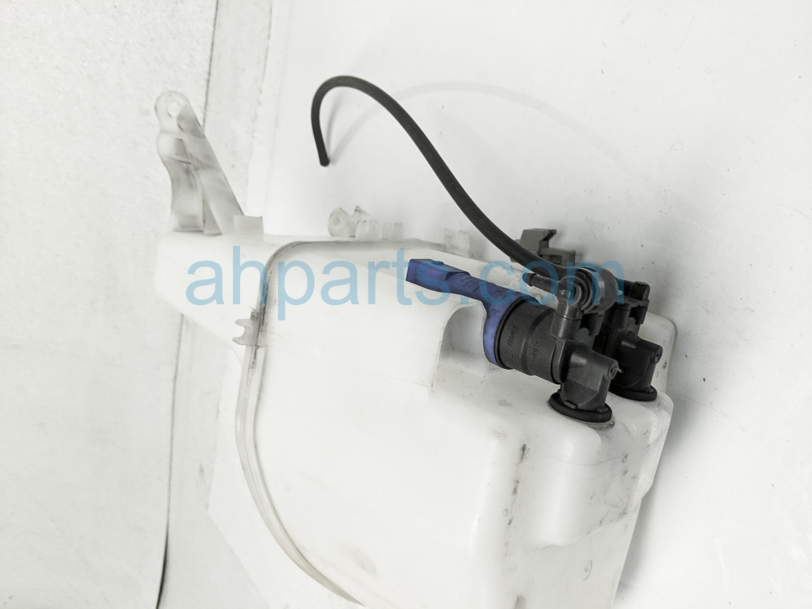 2012 Volvo S60 Windshield Washer Reservoir Tank 31416283,