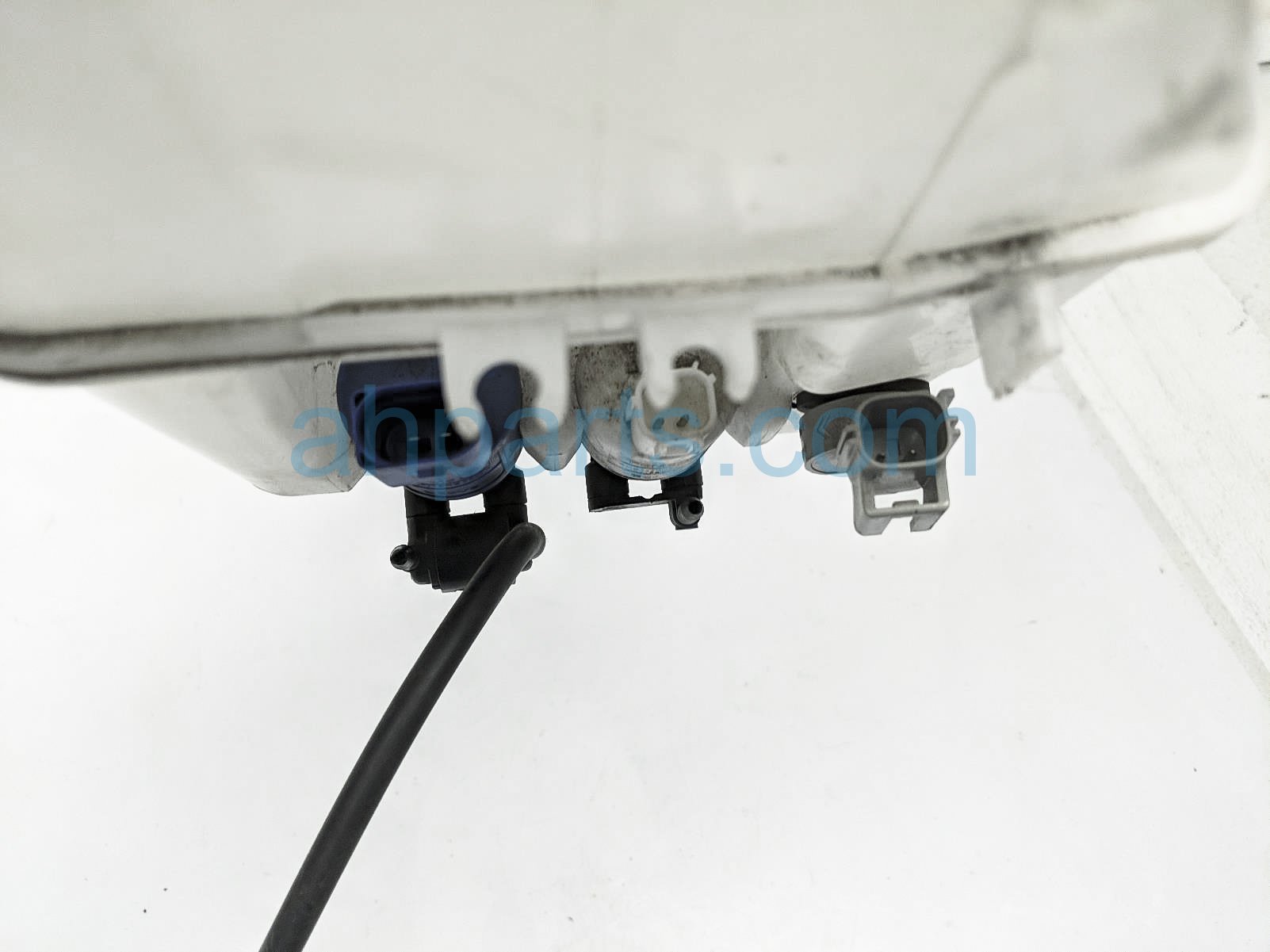 Sold 2012 Volvo S60 Windshield Washer Reservoir Tank 31416283,