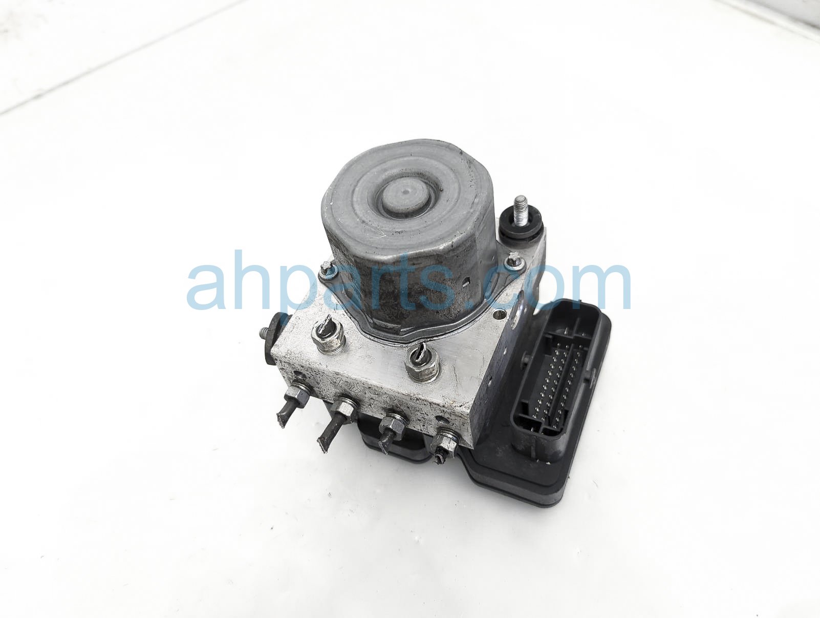 Sold 2015 Toyota Camry (anti Lock Brake) Abs/vsa Pump/modulator 44540 ...