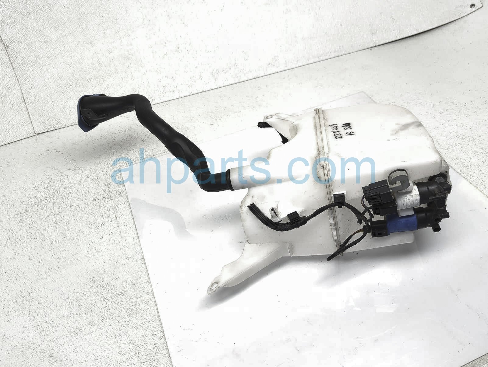 Sold 2013 Volvo S60 Windshield Washer Reservoir Tank 31416283,