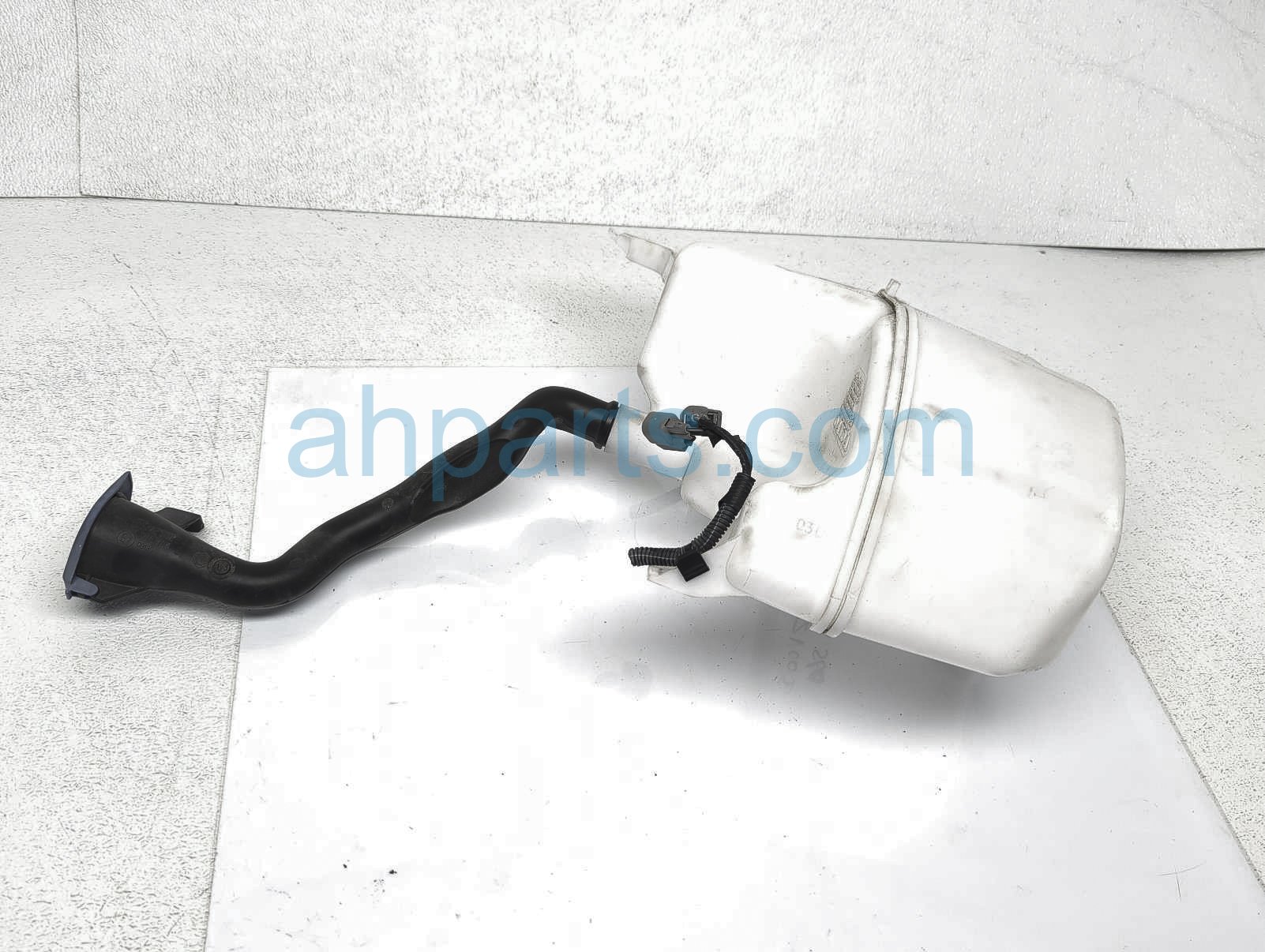 Sold 2013 Volvo S60 Windshield Washer Reservoir Tank 31416283,
