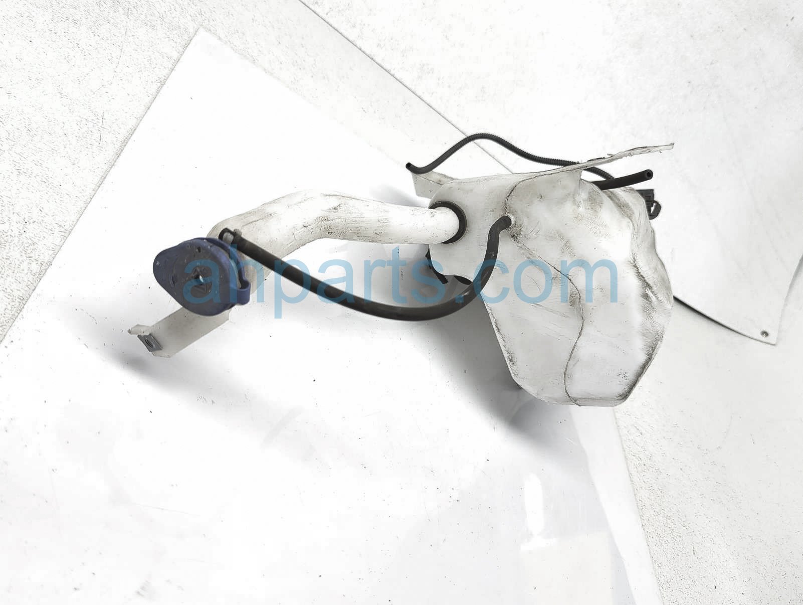 Sold 2008 Volvo C70 Windshield Washer Reservoir Tank 30699397,