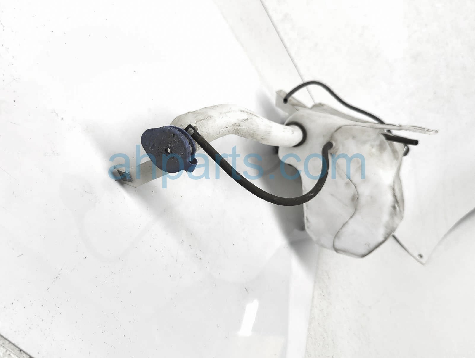 Sold 2008 Volvo C70 Windshield Washer Reservoir Tank 30699397,