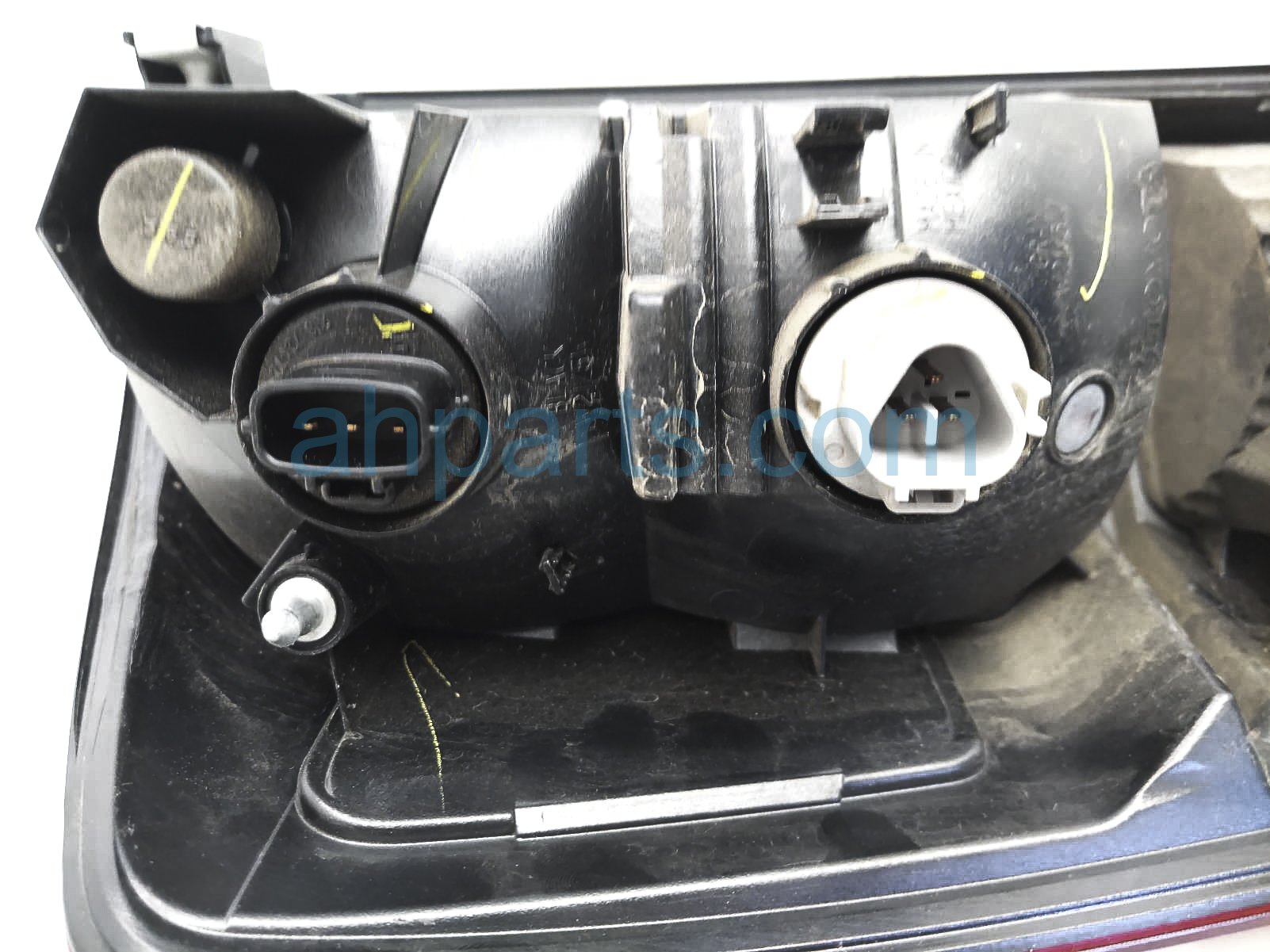 Sold 2022 Toyota Tacoma Light / Rear Passenger Tail Lamp (on Body ...