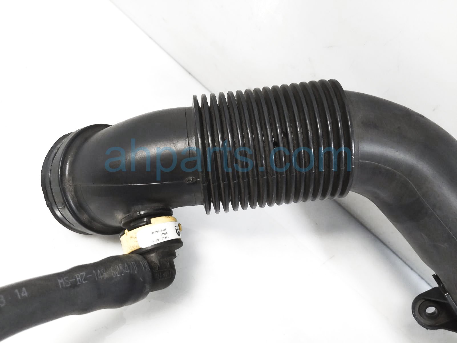 Sold 2020 Jeep Compass Intake Air Cleaner Clean Air Duct - 2.4l 68303177AA