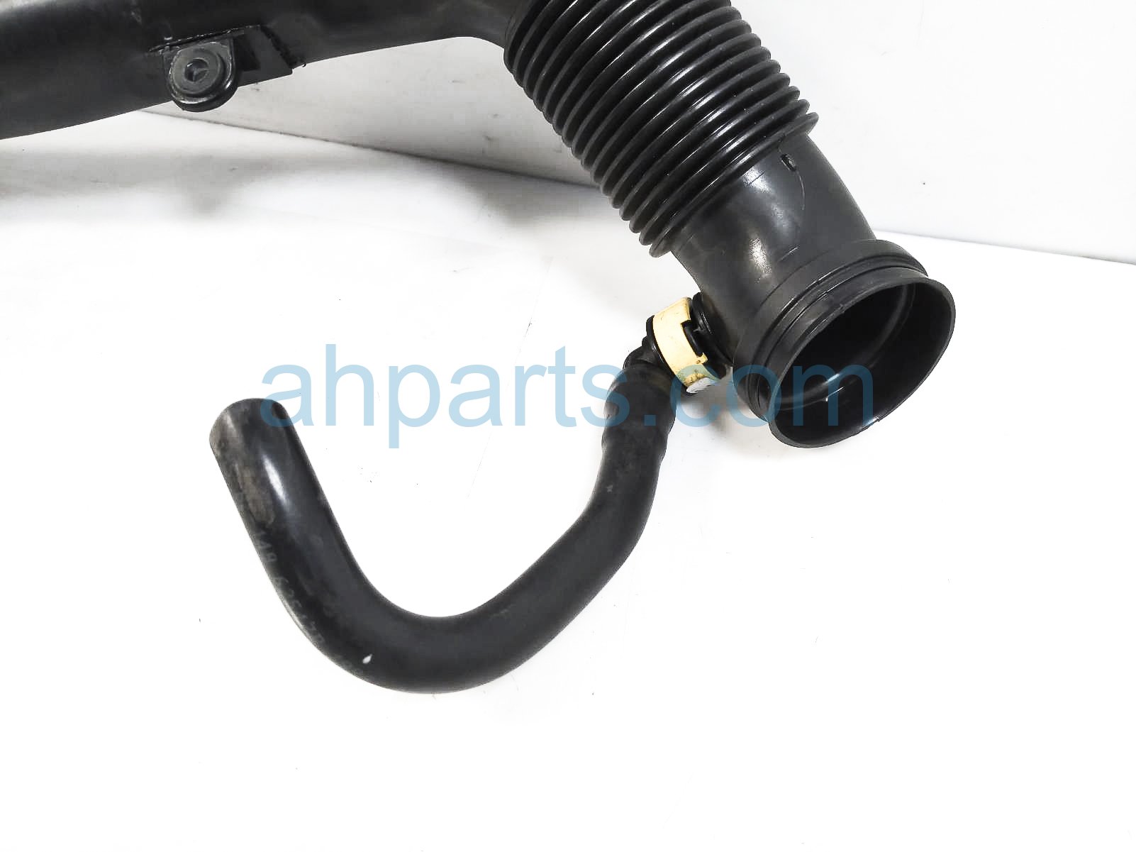 Sold 2020 Jeep Compass Intake Air Cleaner Clean Air Duct - 2.4l 68303177AA