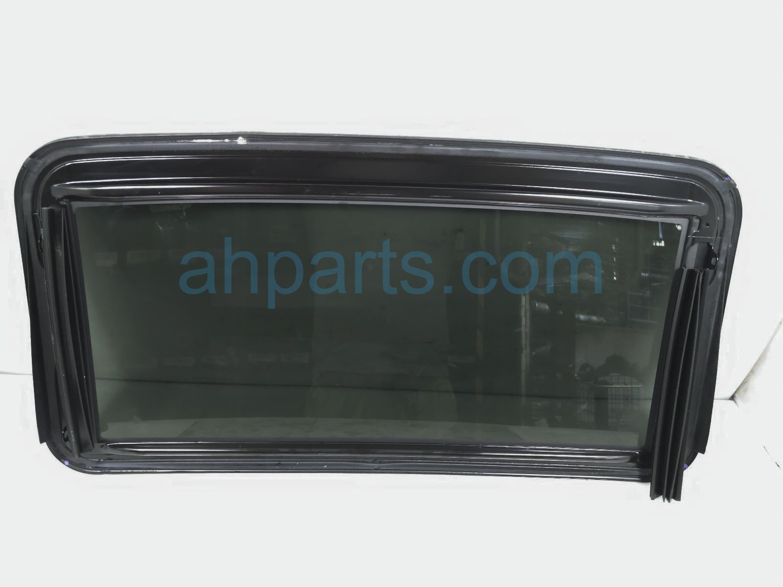 Sold 2016 Toyota Highlander Sunroof / Sun Roof Glass Window 63201-0E040,