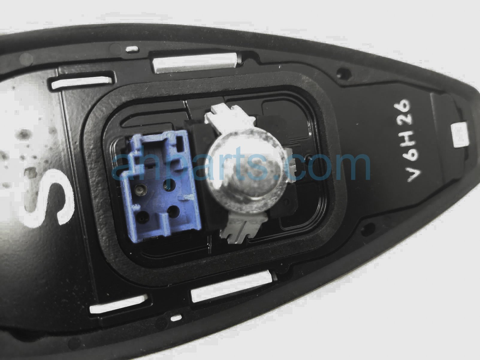 Sold 2016 Toyota Highlander Roof Mounted Antenna - White 86760-0E020,