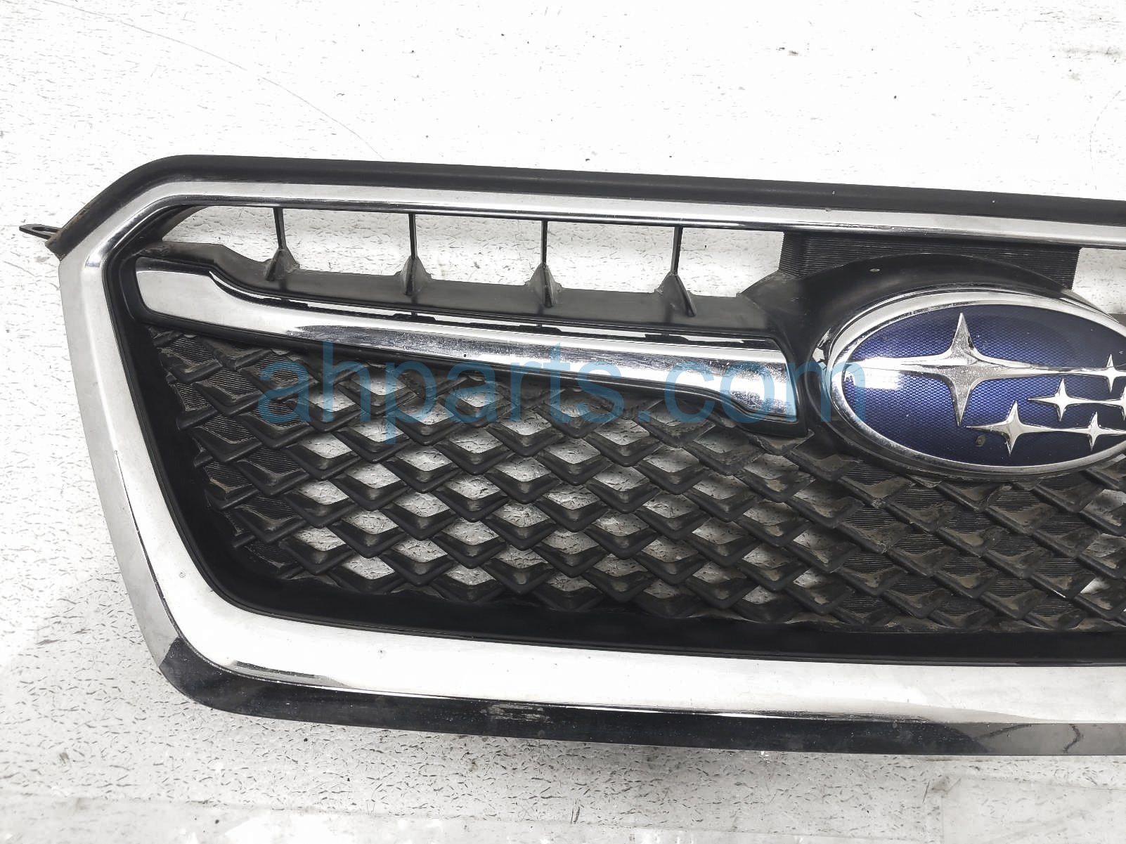 Sold 2016 Subaru Impreza Upper Grille - Black / Chrome 91122FJ040,