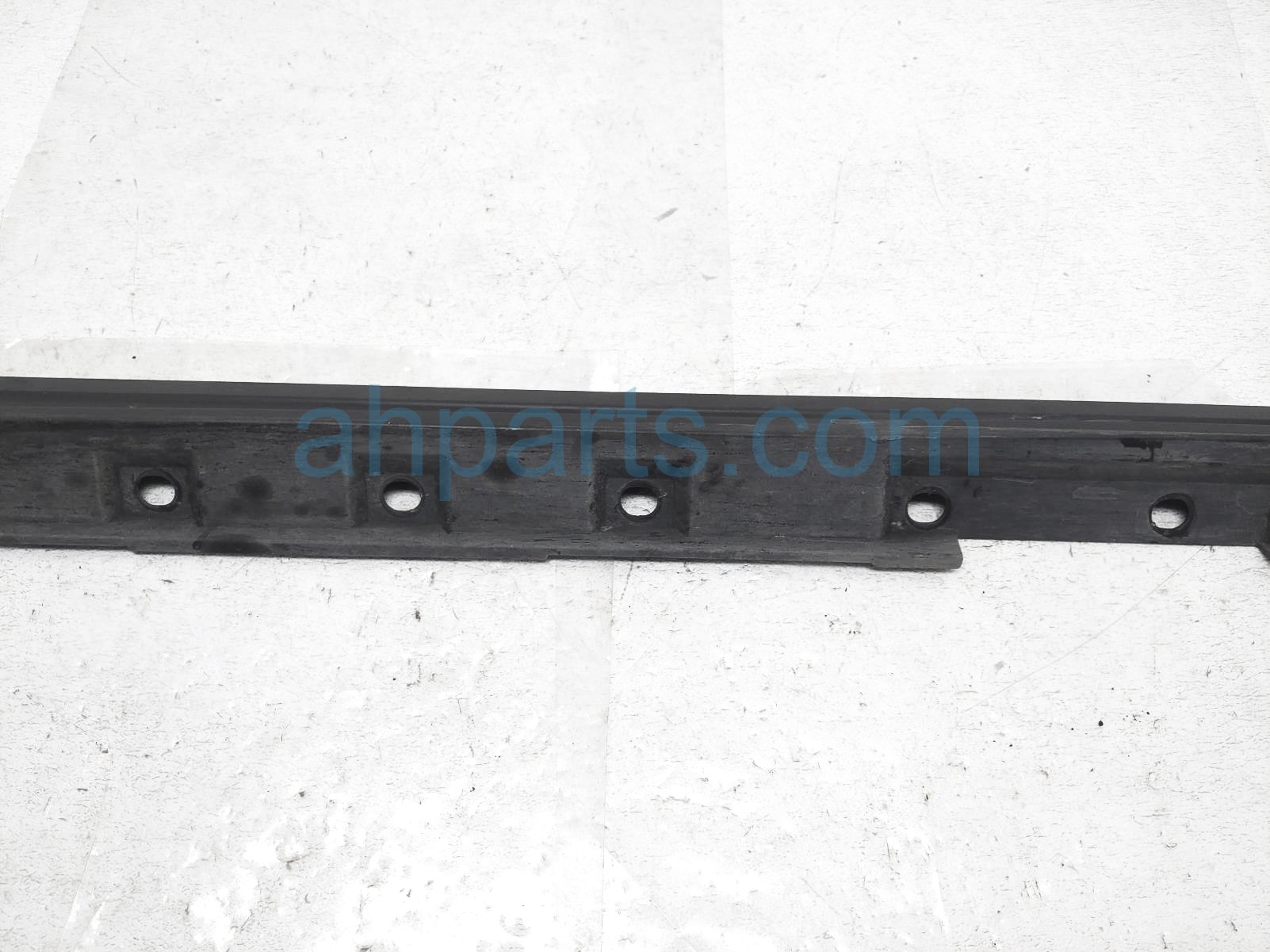 Sold 2021 Toyota Venza Rocker Trim Driver Side Skirt / Molding - Black ...